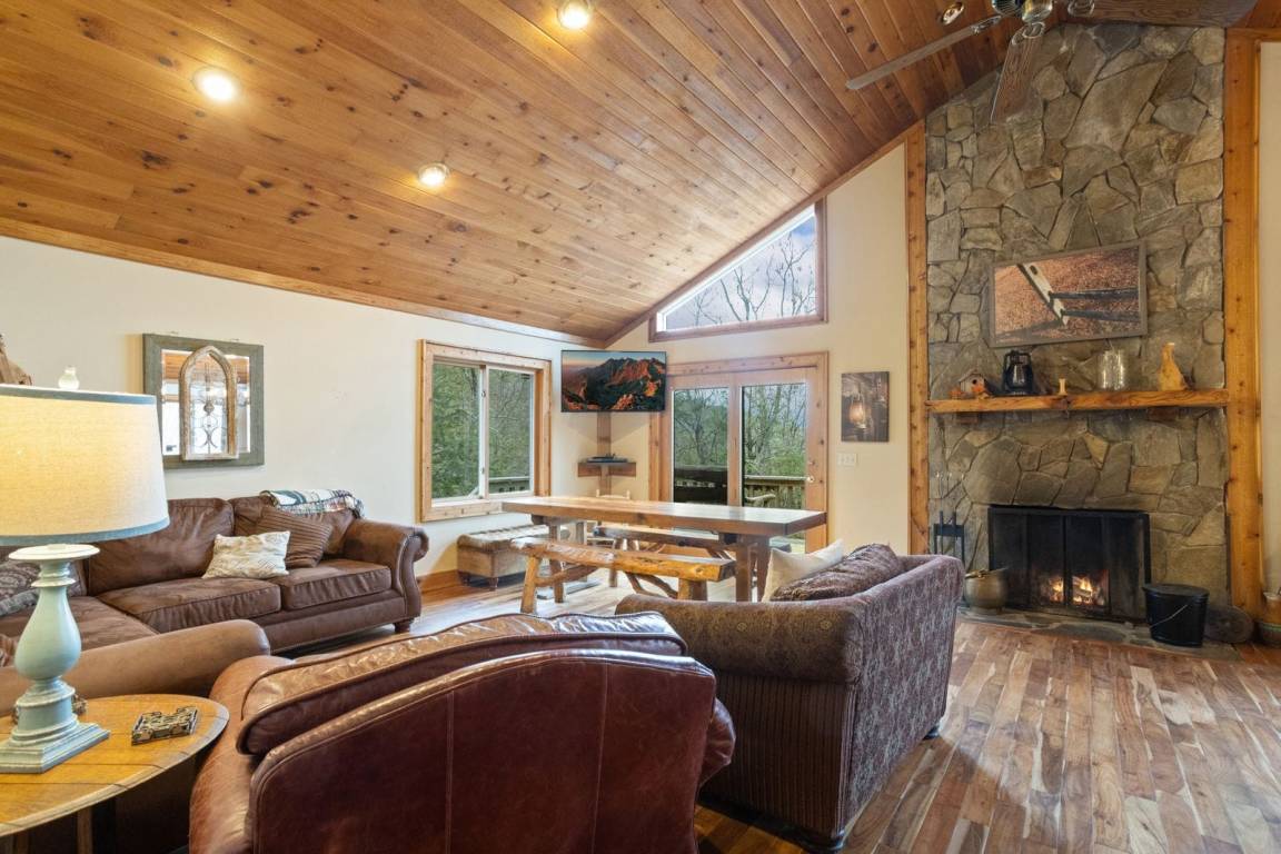 325 M² Cabin ∙ 4 Bedrooms ∙ 18 Guests - Banner Elk, NC