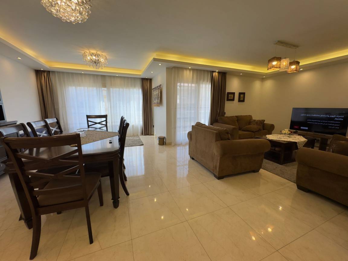 180 M² Huoneisto ∙ 3 Makuuhuonetta ∙ 6 Vierasta - Kairo