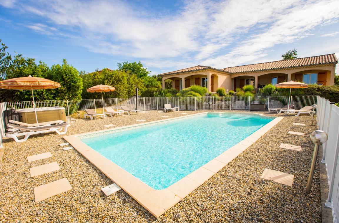 148 M² Villa ∙ 4 Chambres ∙ 10 Personnes - Ardèche