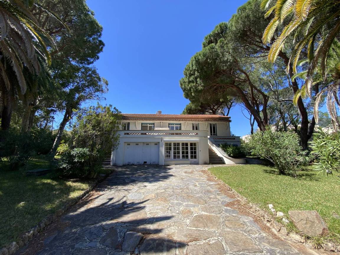 158 M² Villa ∙ 5 Bedrooms ∙ 9 Guests - Cavalaire-sur-Mer