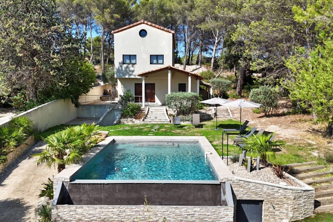 192 M² Maison De Vacances ∙ 5 Chambres ∙ 10 Personnes - Éguilles