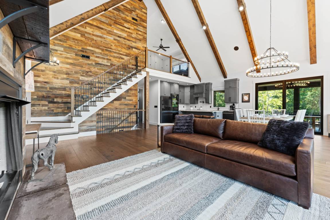 418 M² House ∙ 7 Bedrooms ∙ 21 Guests - Denver, NC