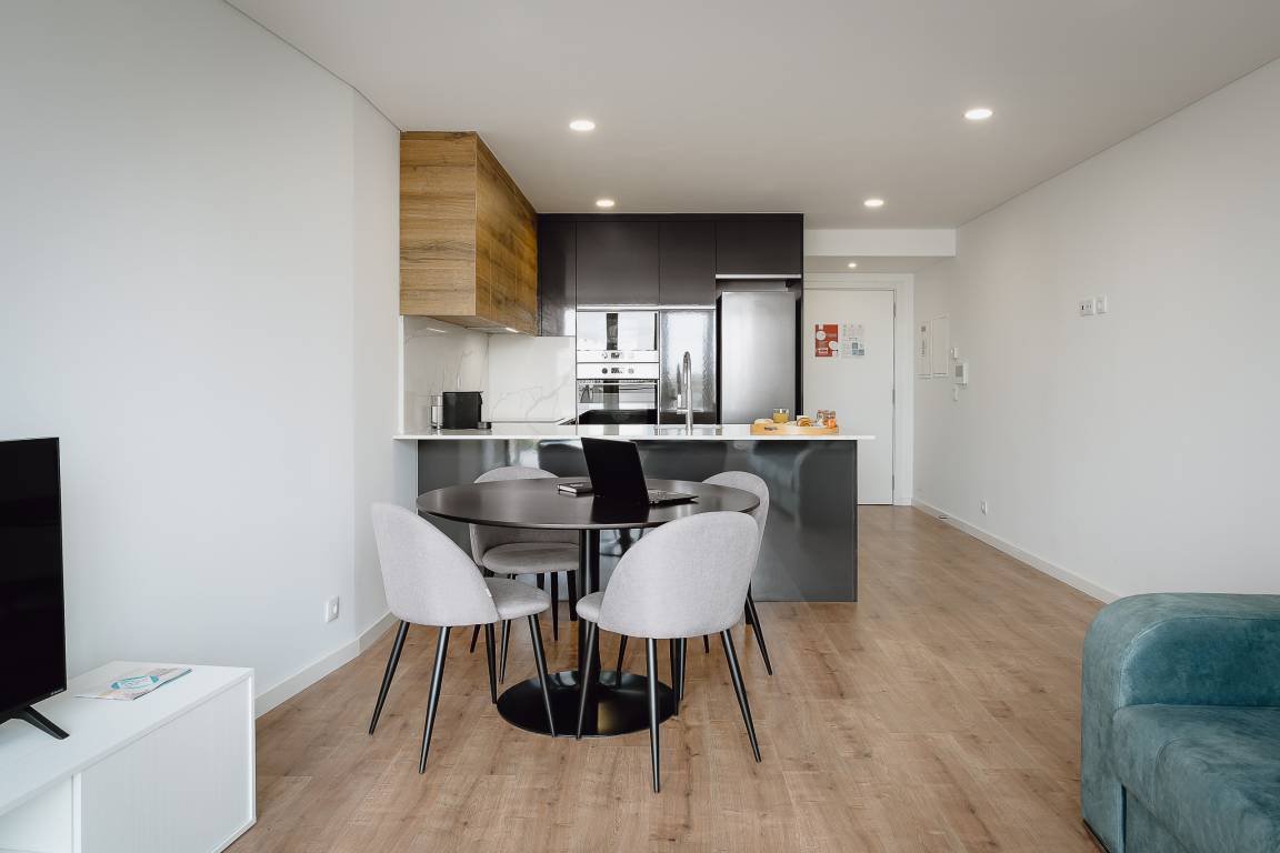 175 M² Apartamento ∙ 2 Quartos ∙ 5 Hóspedes - Porto