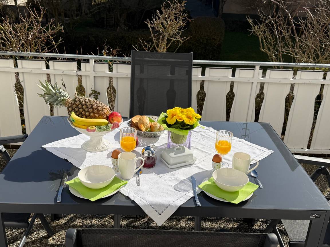 100 M² Ferienwohnung ∙ 2 Schlafzimmer ∙ 4 Gäste - Engen