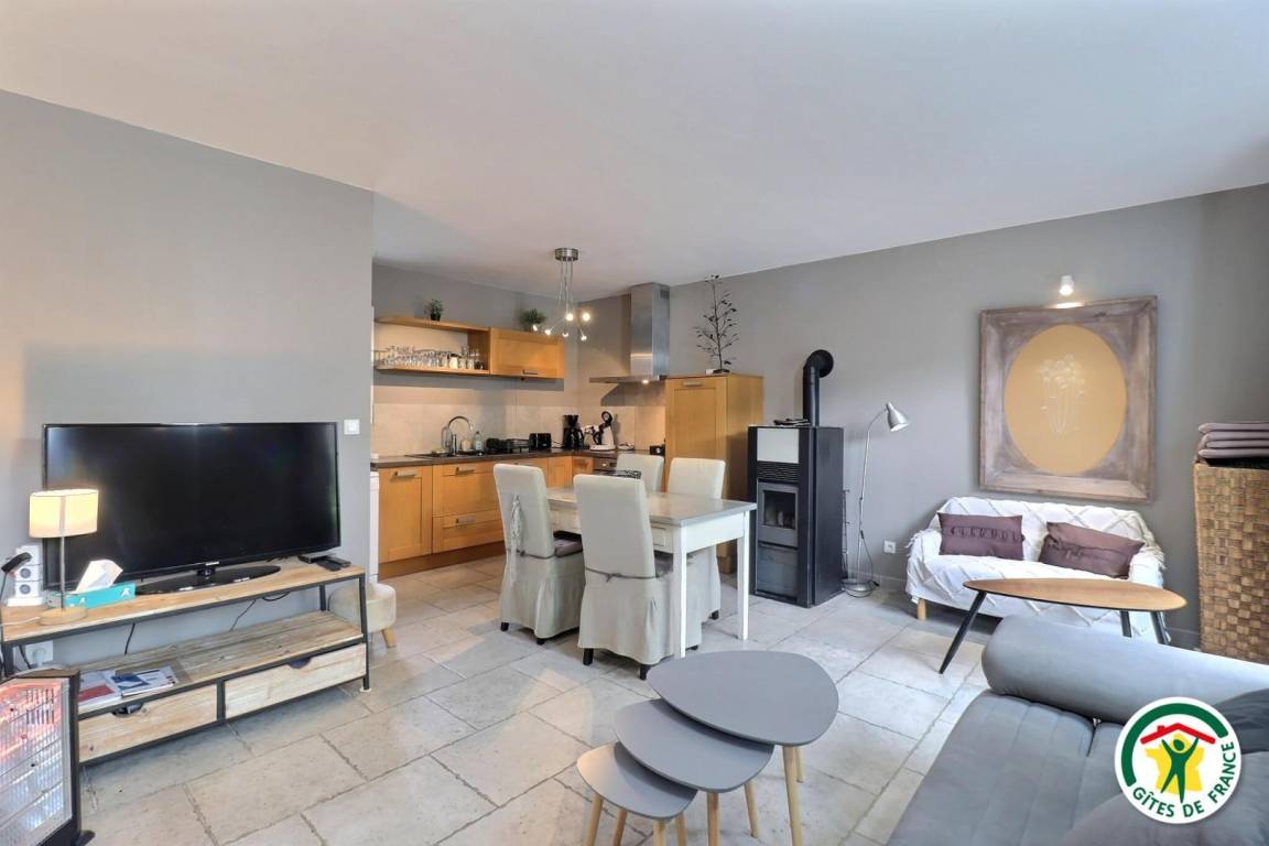 61 M² Gîte ∙ 2 Chambres ∙ 4 Personnes - Nyons