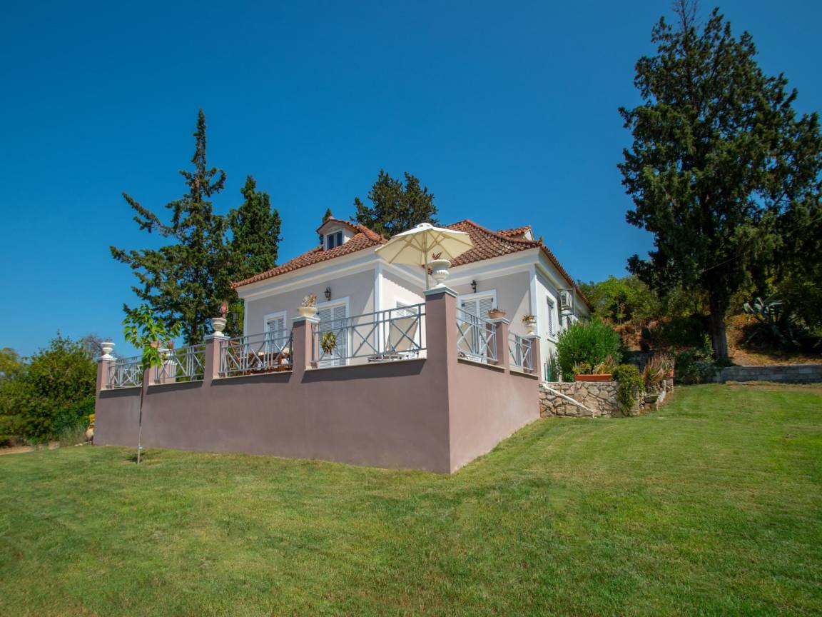 200 M² House ∙ 4 Bedrooms ∙ 11 Guests - Zakinthos