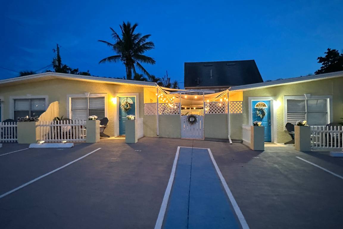 139 M² House ∙ 4 Bedrooms ∙ 12 Guests - Cocoa Beach, FL