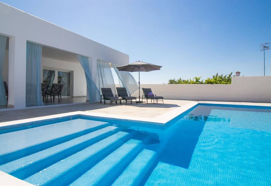 195 M² Villa ∙ 3 Bedrooms ∙ 8 Guests - Marchena