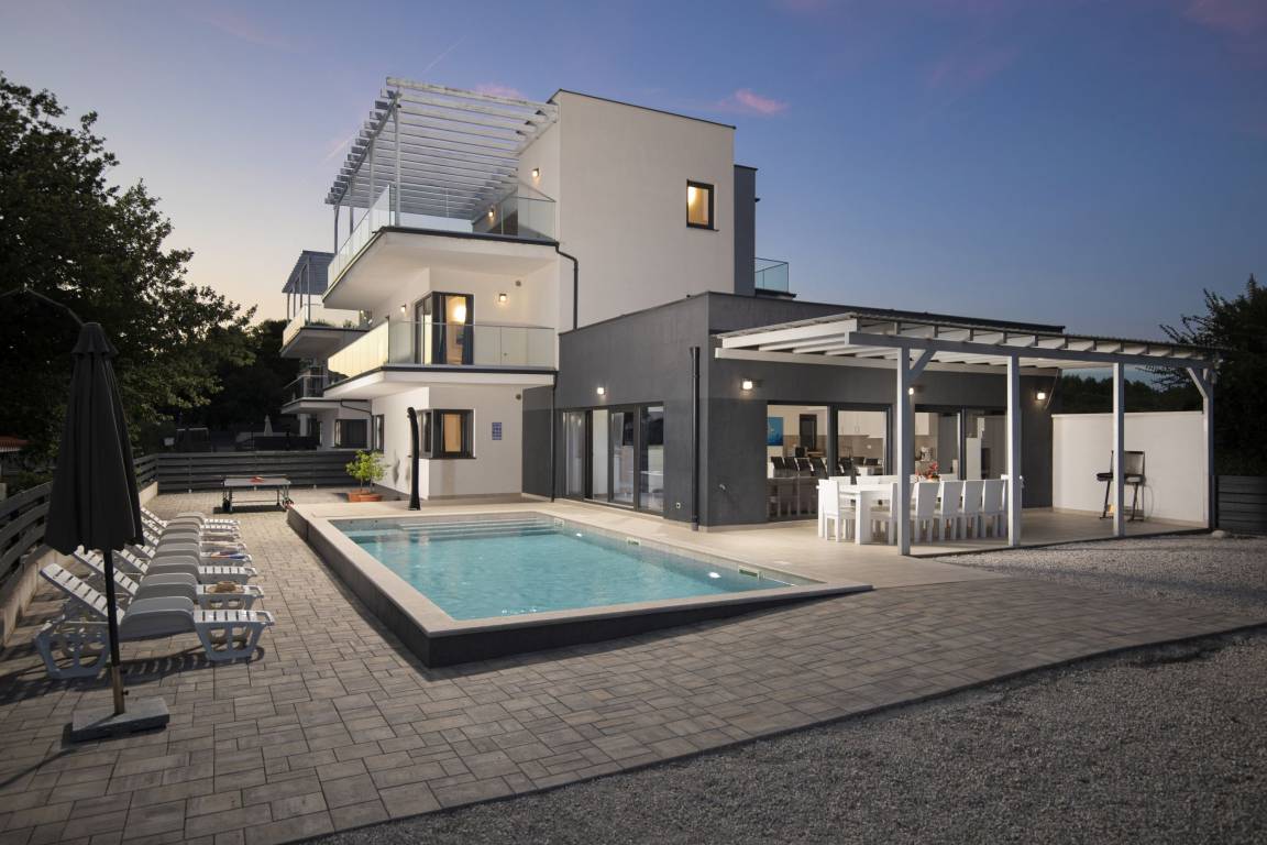 350 M² Villa ∙ 6 Bedrooms ∙ 12 Guests - Medulin