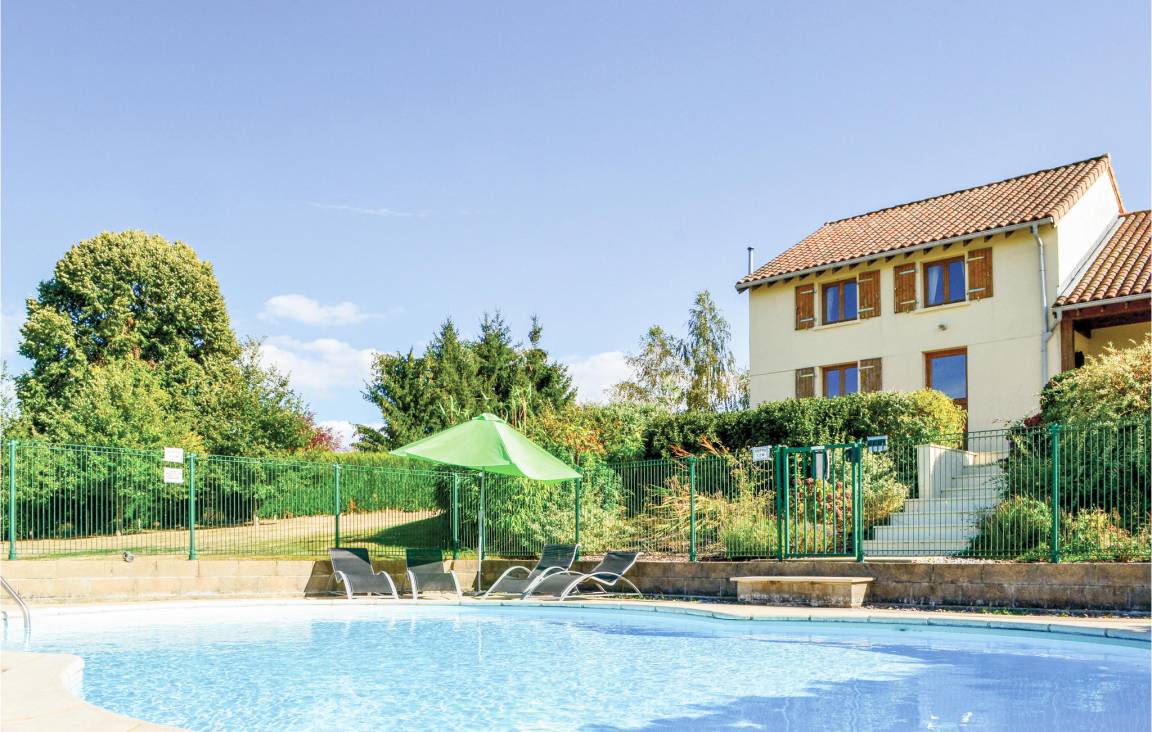 146 M² Maison De Vacances ∙ 3 Chambres ∙ 7 Personnes - Thiviers