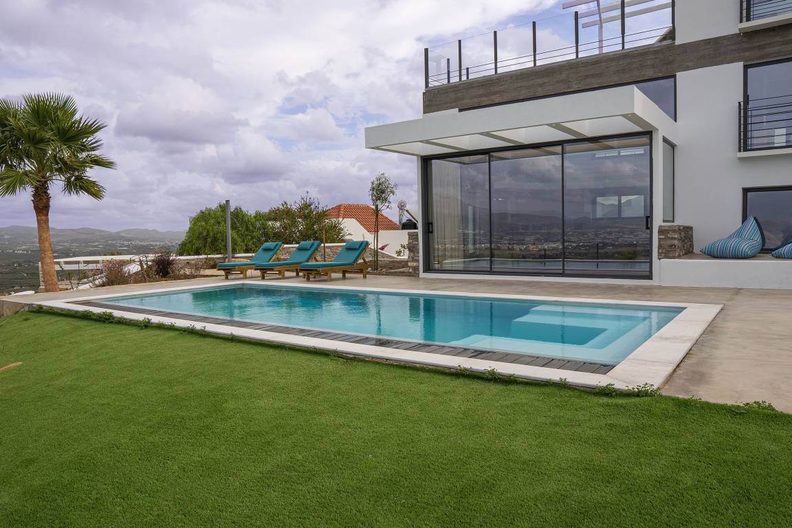 200 M² Apartment ∙ 4 Bedrooms ∙ 12 Guests - Pitsidia