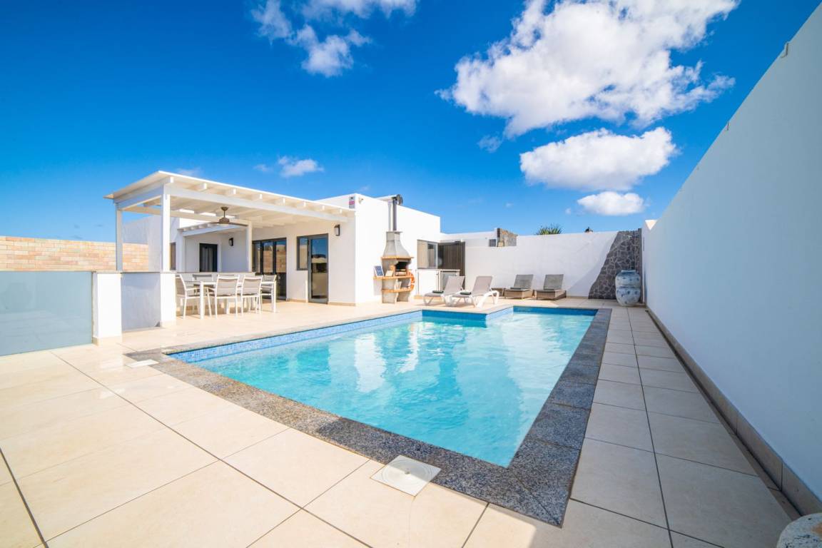 Villa ∙ 4 Habitaciones ∙ 8 Huéspedes - Playa Blanca, España