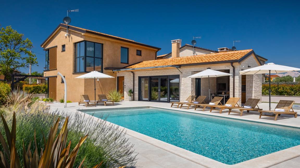 180 M² Villa ∙ 4 Bedrooms ∙ 8 Guests - Poreč