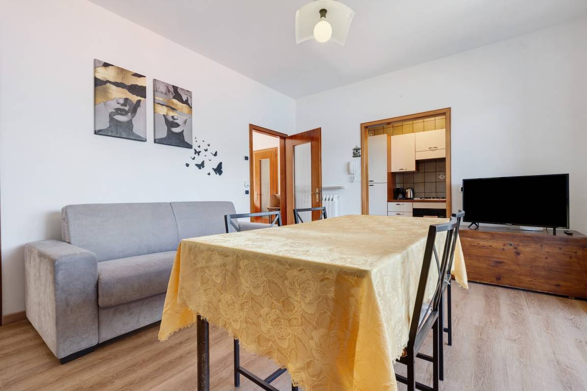 90 M² Apartment ∙ 3 Bedrooms ∙ 7 Guests - Malcesine