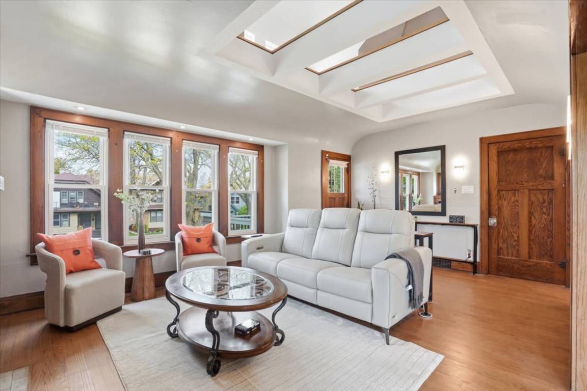 163 M² House ∙ 3 Bedrooms ∙ 6 Guests - Milwaukee, WI