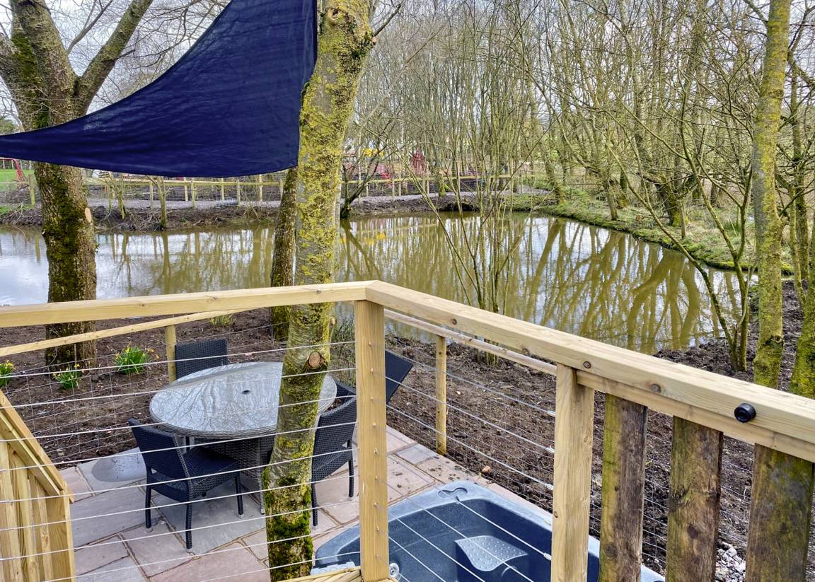 Chalet ∙ 2 Bedrooms ∙ 4 Guests - Bath