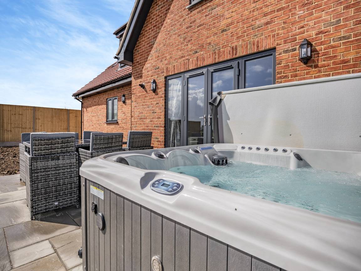 Cottage ∙ 4 Bedrooms ∙ 8 Guests - Sutton on Sea