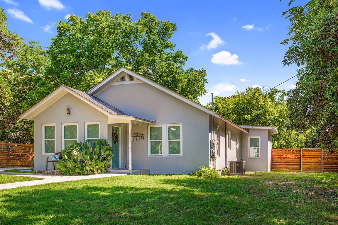 House ∙ 2 Bedrooms ∙ 4 Guests - Fredericksburg, TX