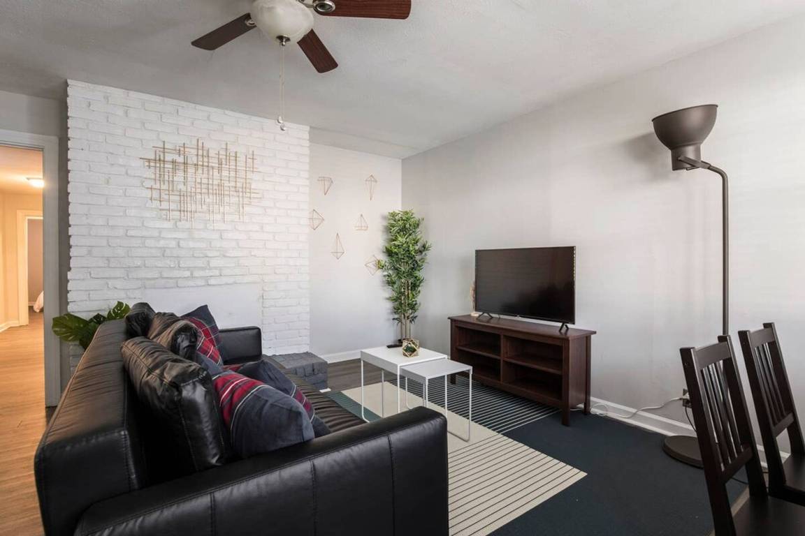 House ∙ 3 Bedrooms ∙ 7 Guests - Louisville Zoo, Louisville