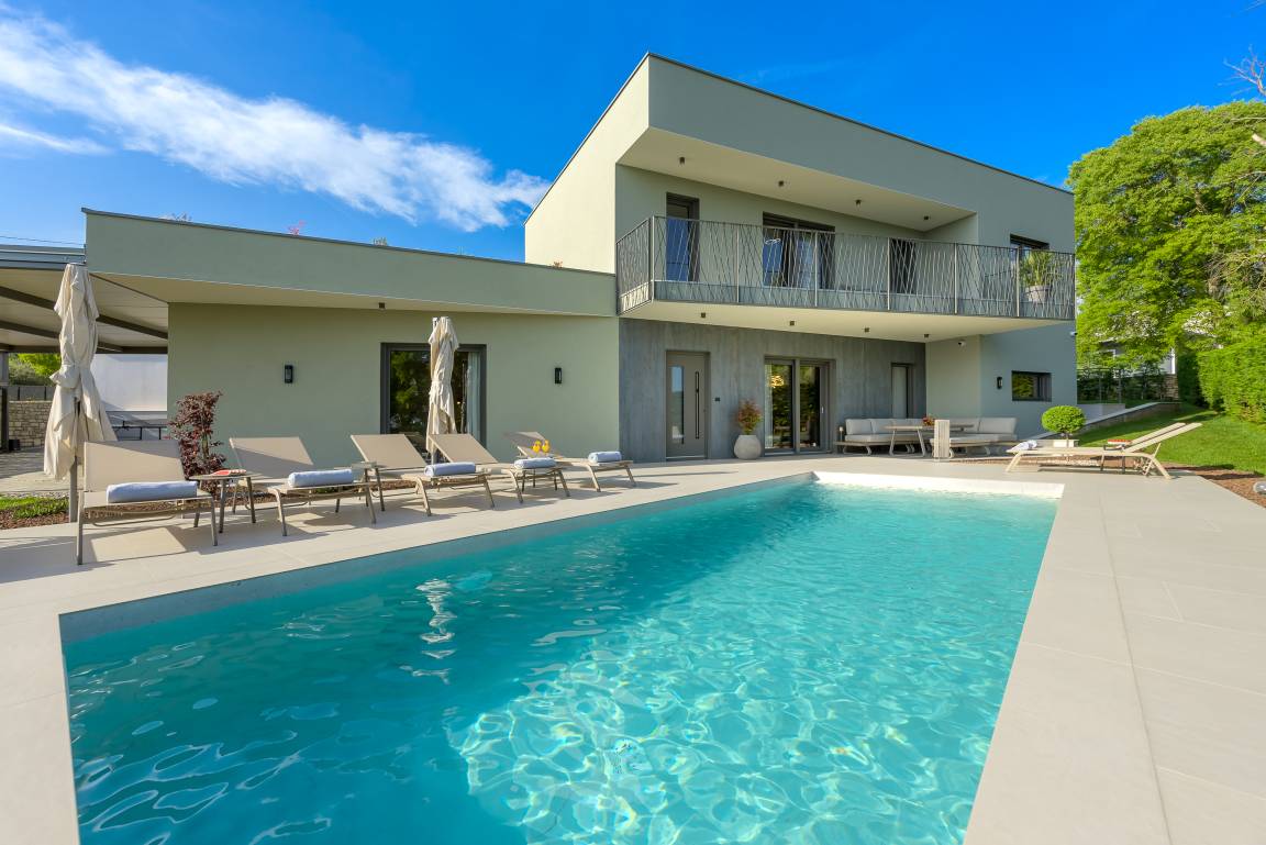 225 M² Villa ∙ 3 Bedrooms ∙ 8 Guests - Rovinj