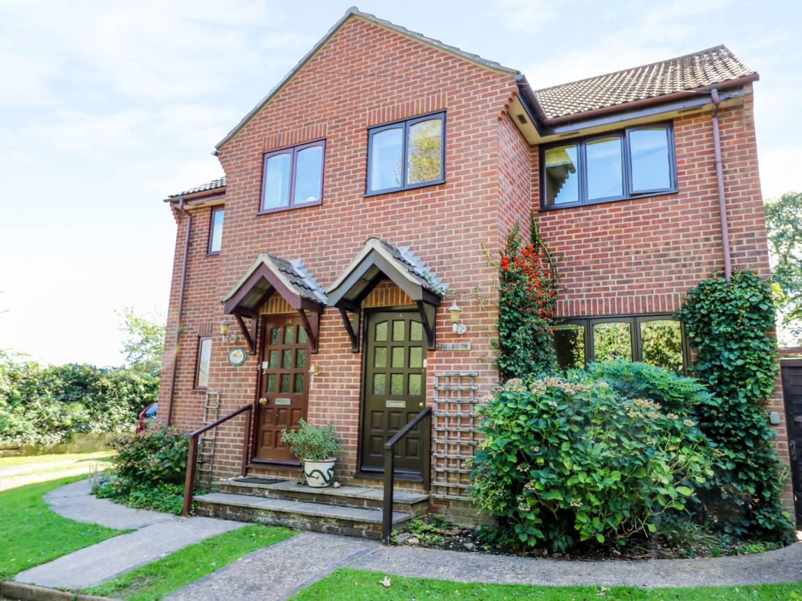 Cottage ∙ 3 Bedrooms ∙ 5 Guests - Lymington