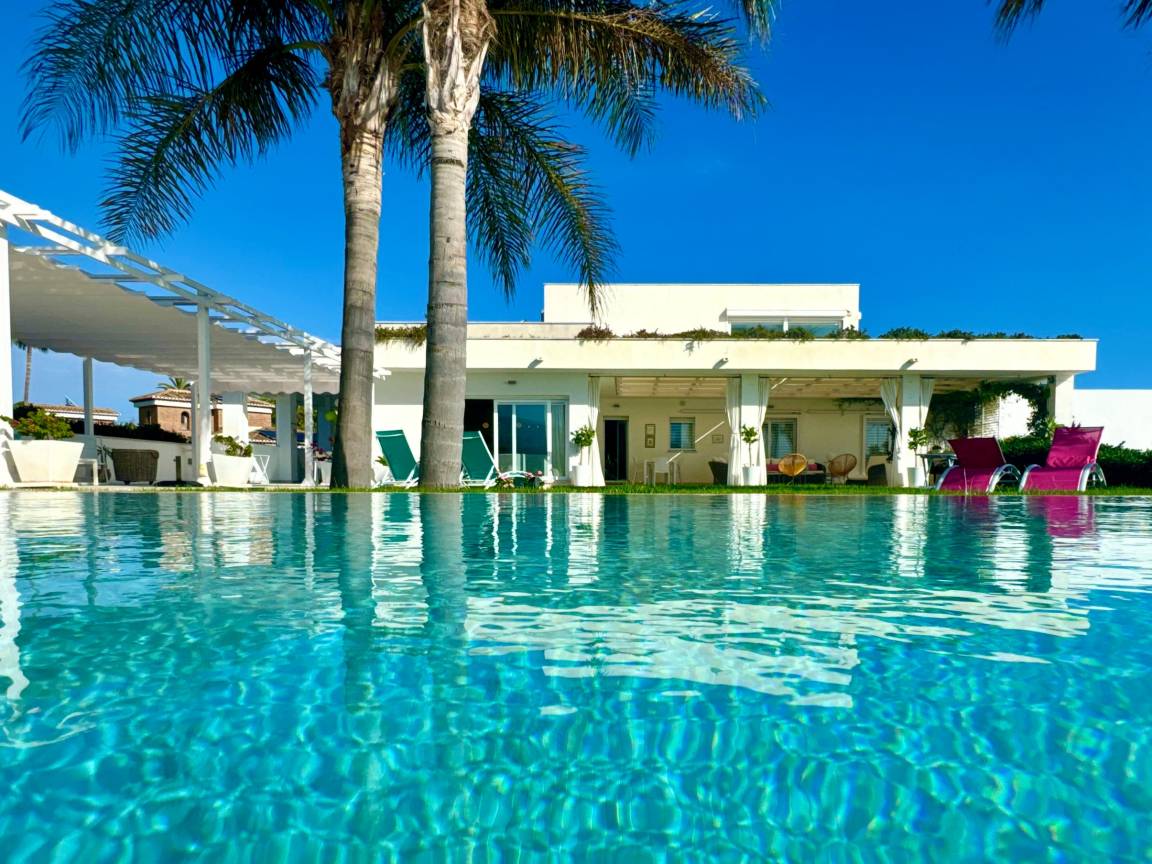 259 M² Villa ∙ 4 Slaapkamers ∙ 7 Gasten - Almuñécar