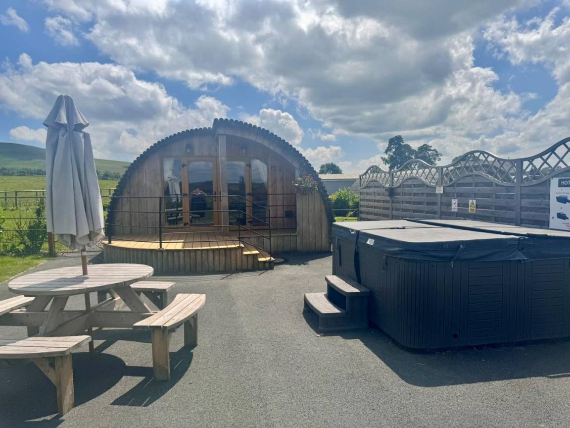 Lodge ∙ 2 Bedrooms ∙ 4 Guests - Wales