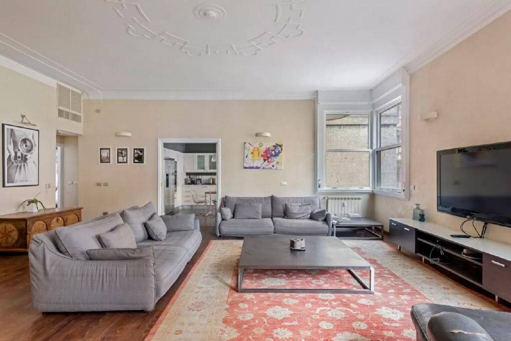 Villa ∙ 4 Bedrooms ∙ 12 Guests - Milan