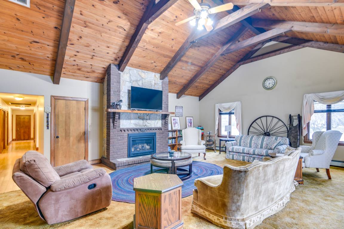 232 M² Apartment ∙ 4 Bedrooms ∙ 16 Guests - Bellingham, MA