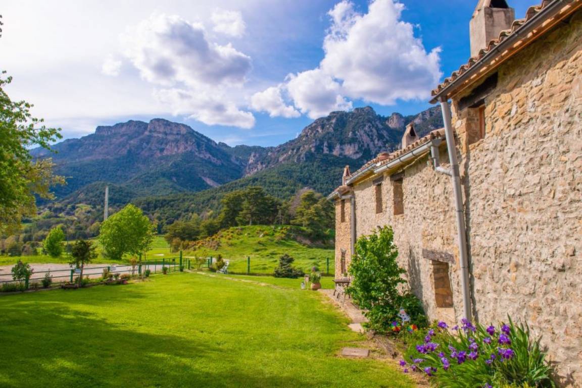 240 M² Casa ∙ 5 Habitaciones ∙ 13 Huéspedes - Berga