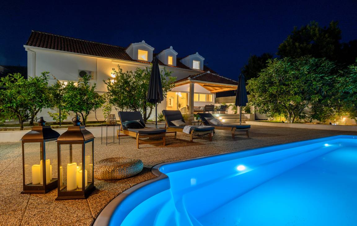 186 M² Villa ∙ 4 Schlafzimmer ∙ 9 Gäste - Milna