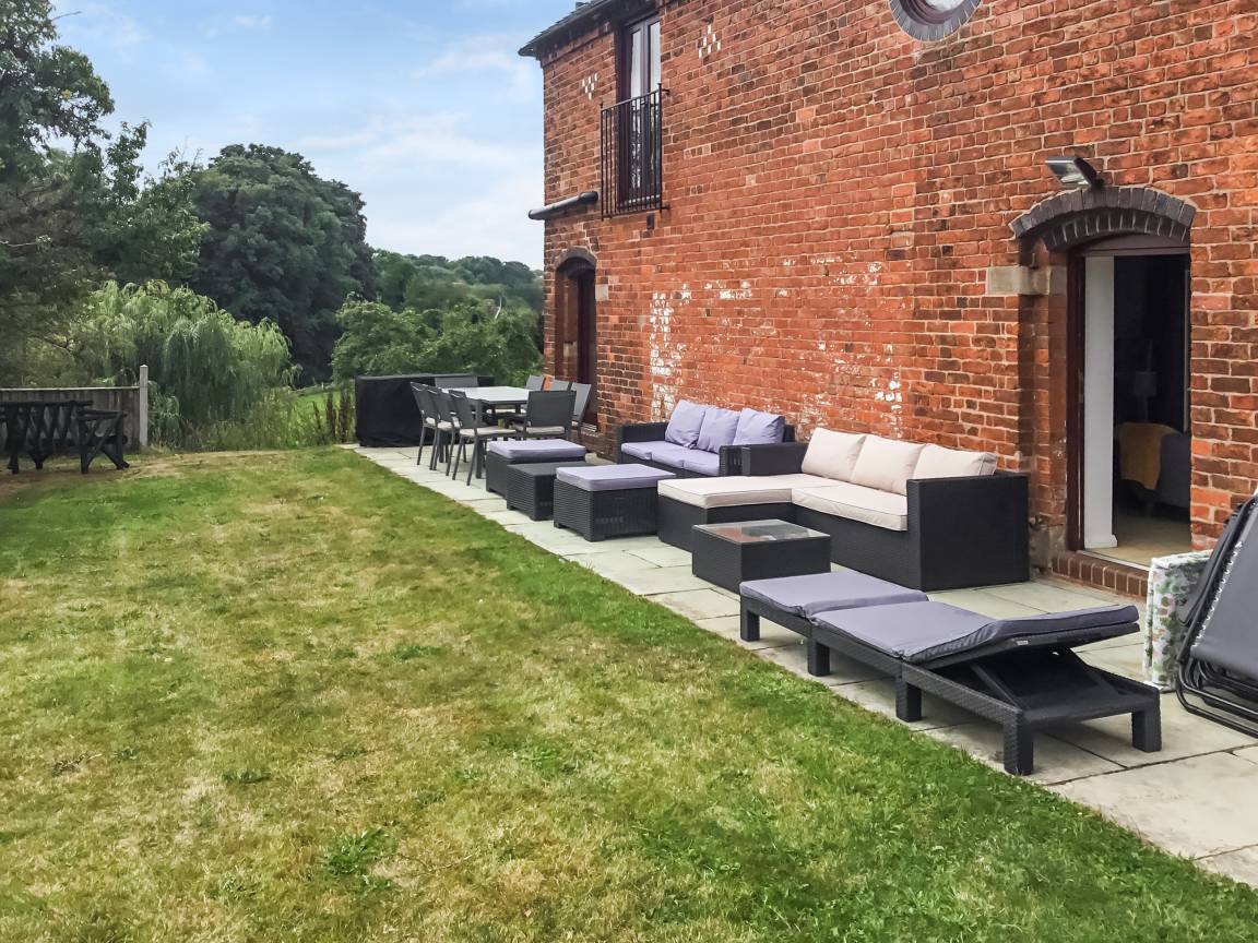 Cottage ∙ 4 Bedrooms ∙ 8 Guests - Northwich