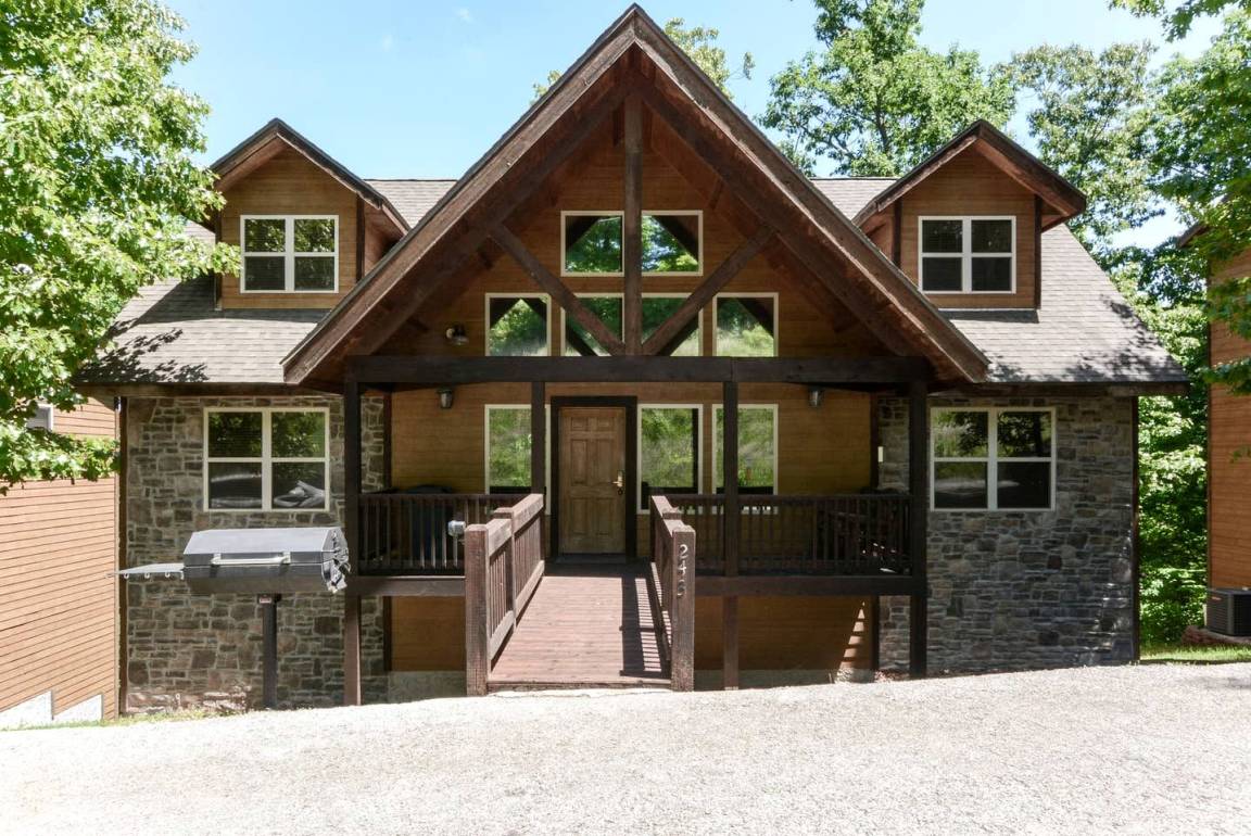 House ∙ 6 Bedrooms ∙ 22 Guests - Missouri