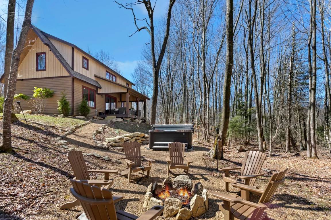 232 M² Cabin ∙ 3 Bedrooms ∙ 9 Guests - Banner Elk, NC