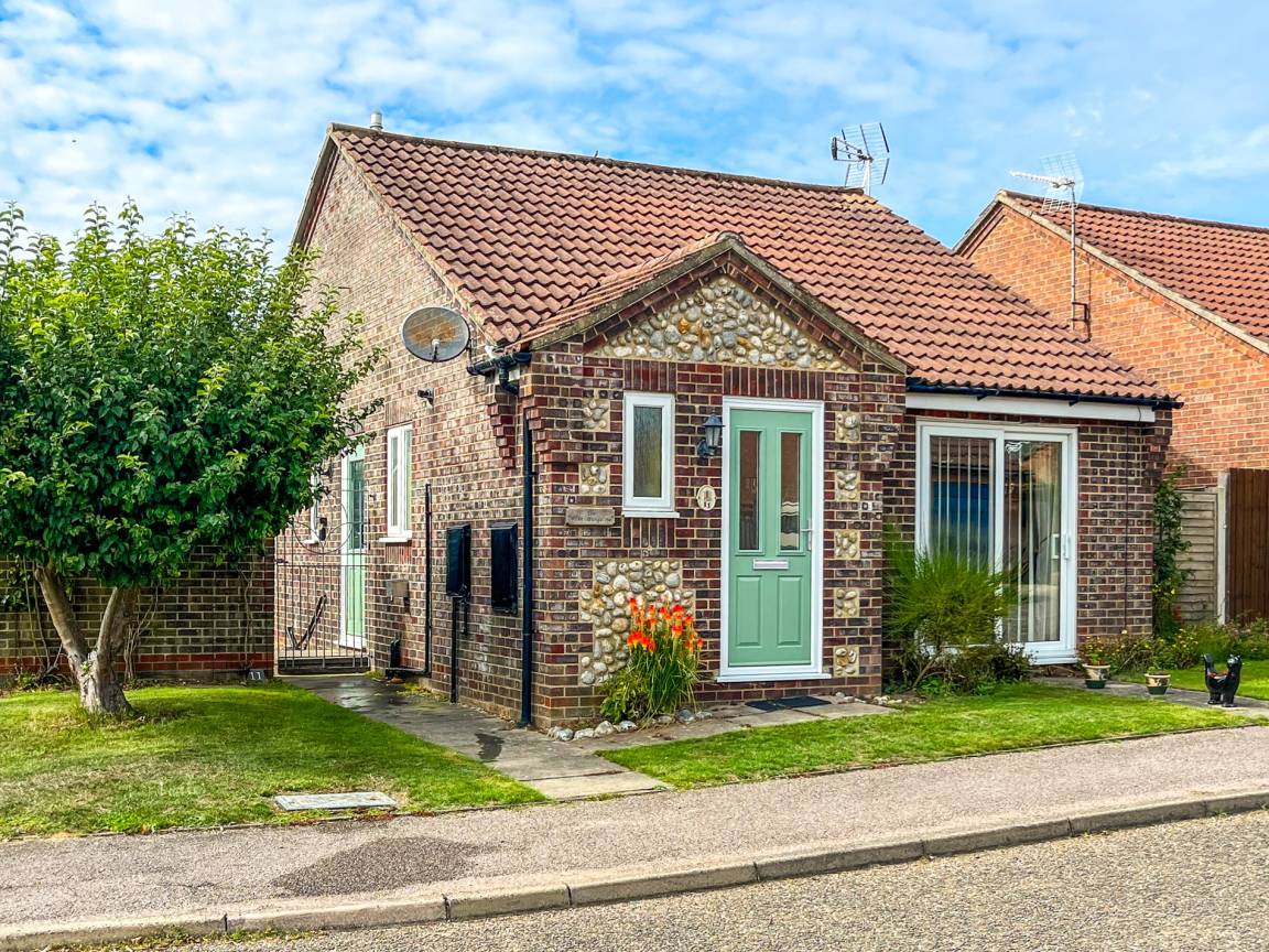 Cottage ∙ 2 Bedrooms ∙ 4 Guests - North Walsham