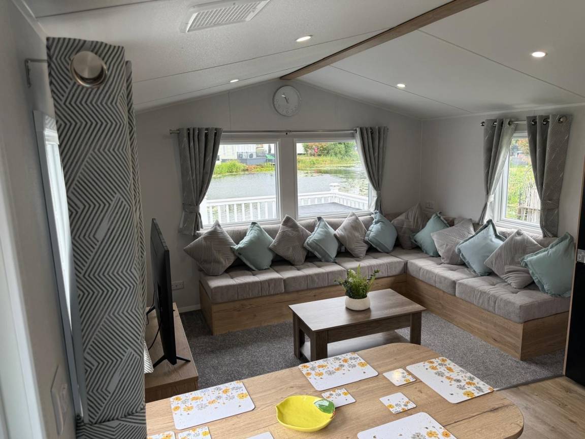 85 M² Cabin ∙ 3 Bedrooms ∙ 6 Guests - Oxfordshire