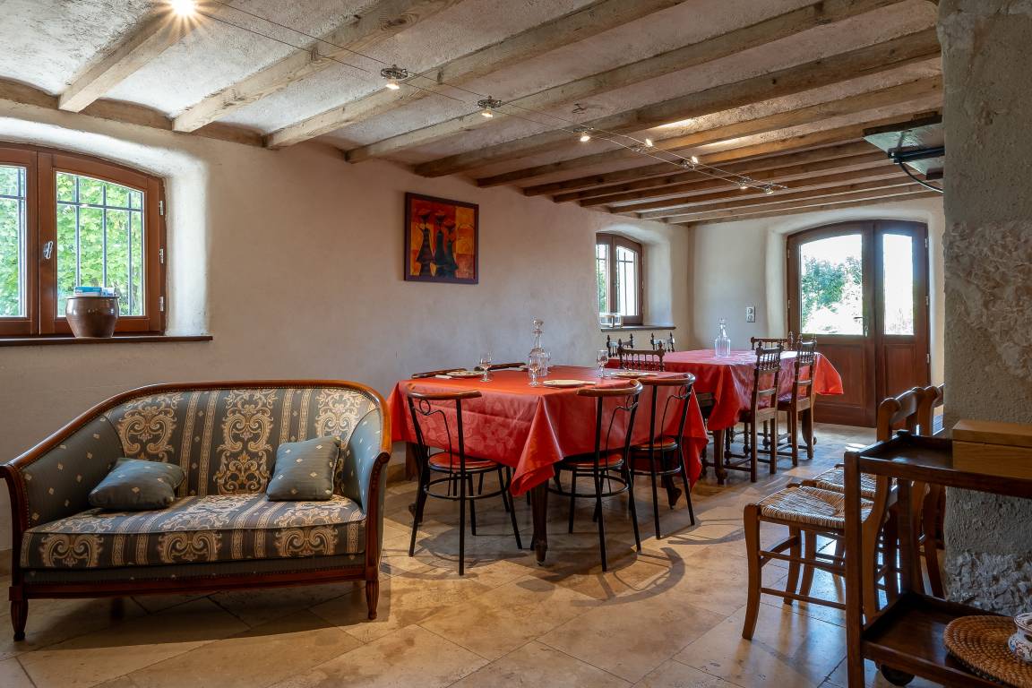 250 M² Cottage ∙ 5 Bedrooms ∙ 15 Guests - Alps