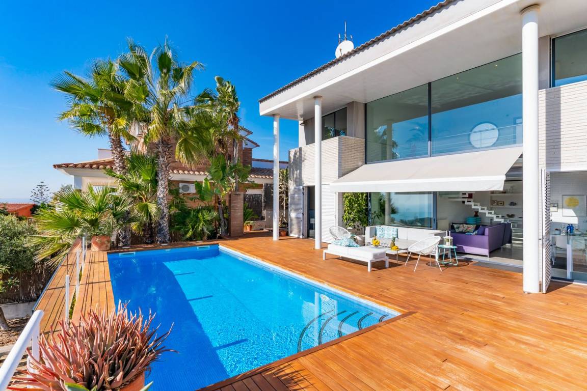Villa ∙ 5 Habitaciones ∙ 12 Huéspedes - Sitges