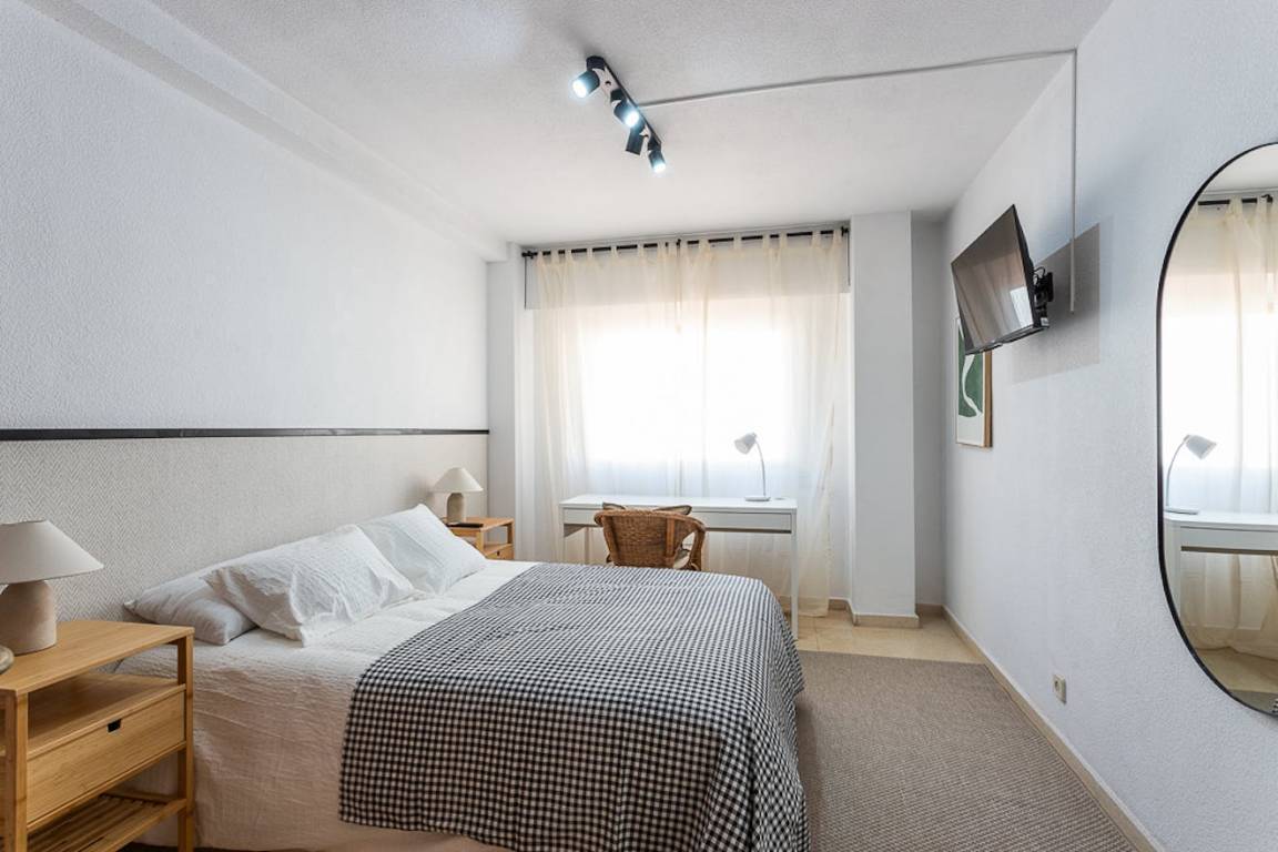 150 M² Private Room ∙ 1 Bedroom ∙ 1 Guest - Alicante