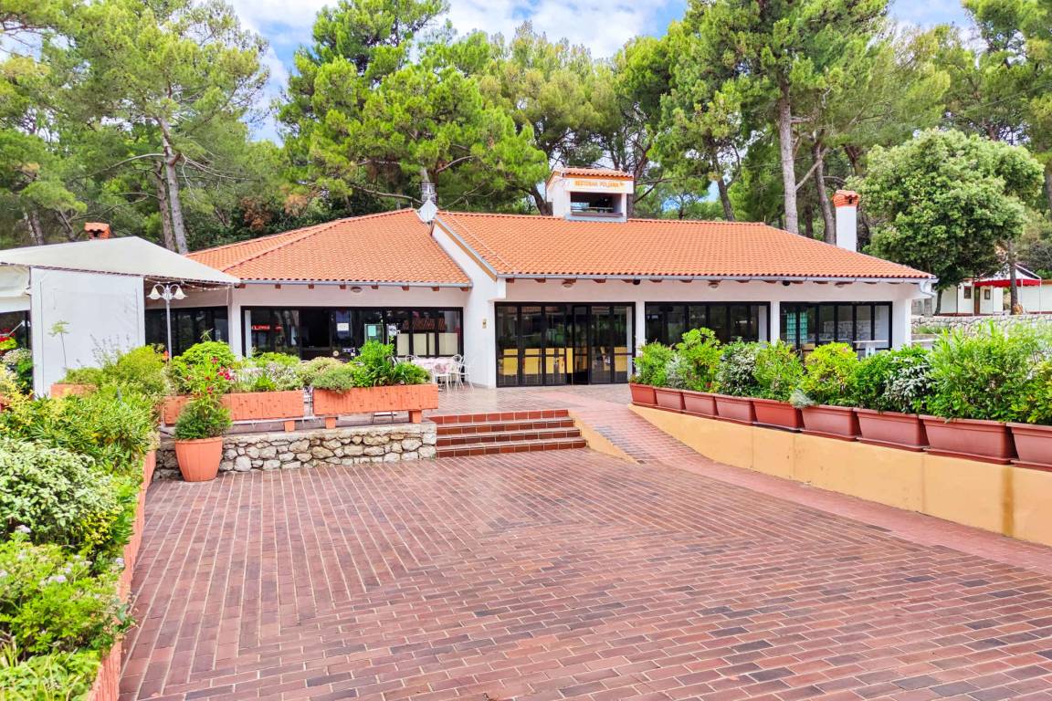 22 M² Caravan ∙ 2 Bedrooms ∙ 4 Guests - Mali Losinj