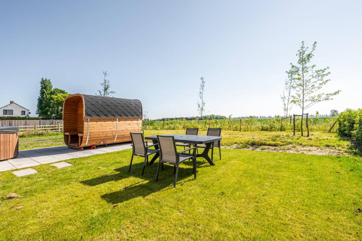 Bungalow ∙ 4 Bedrooms ∙ 7 Guests - Goes