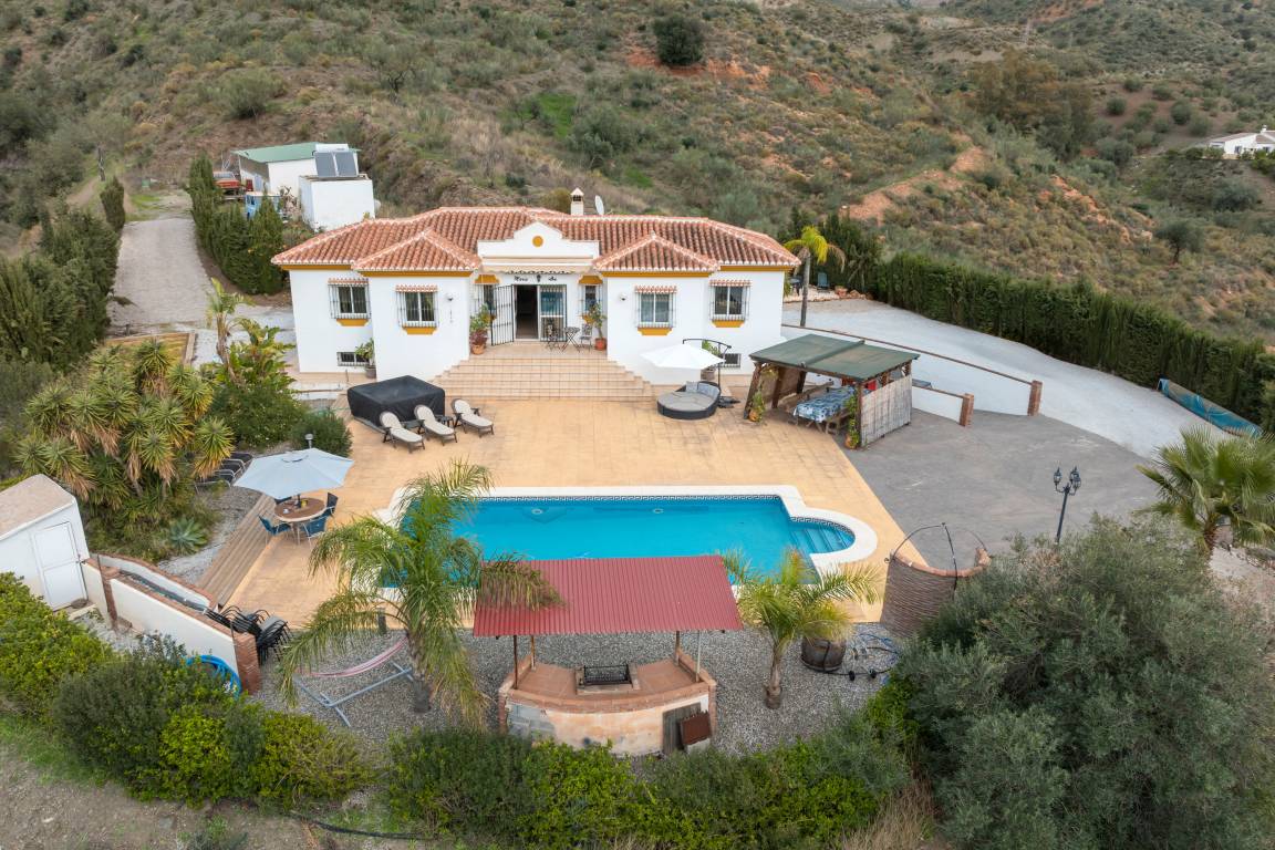 180 M² Villa ∙ 4 Habitaciones ∙ 8 Huéspedes - Canillas de Aceituno