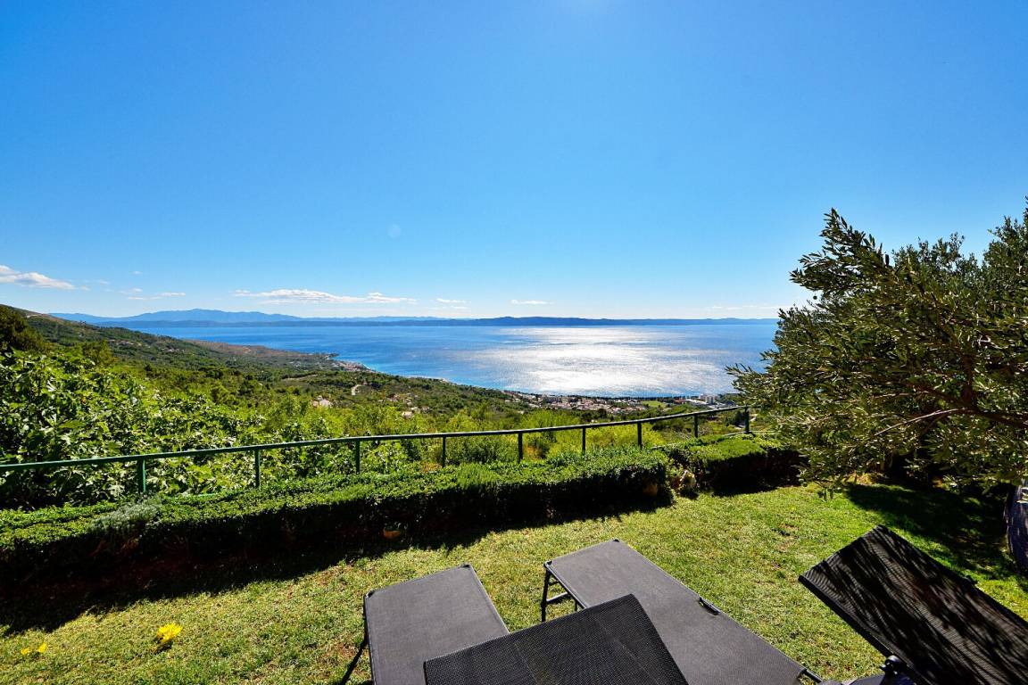 110 M² Apartment ∙ 3 Bedrooms ∙ 7 Guests - Makarska