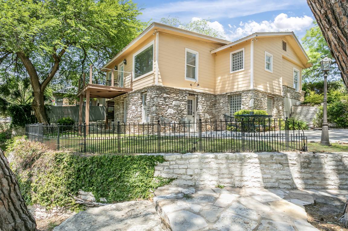 130 M² Apartment ∙ 2 Bedrooms ∙ 5 Guests - Fredericksburg, TX