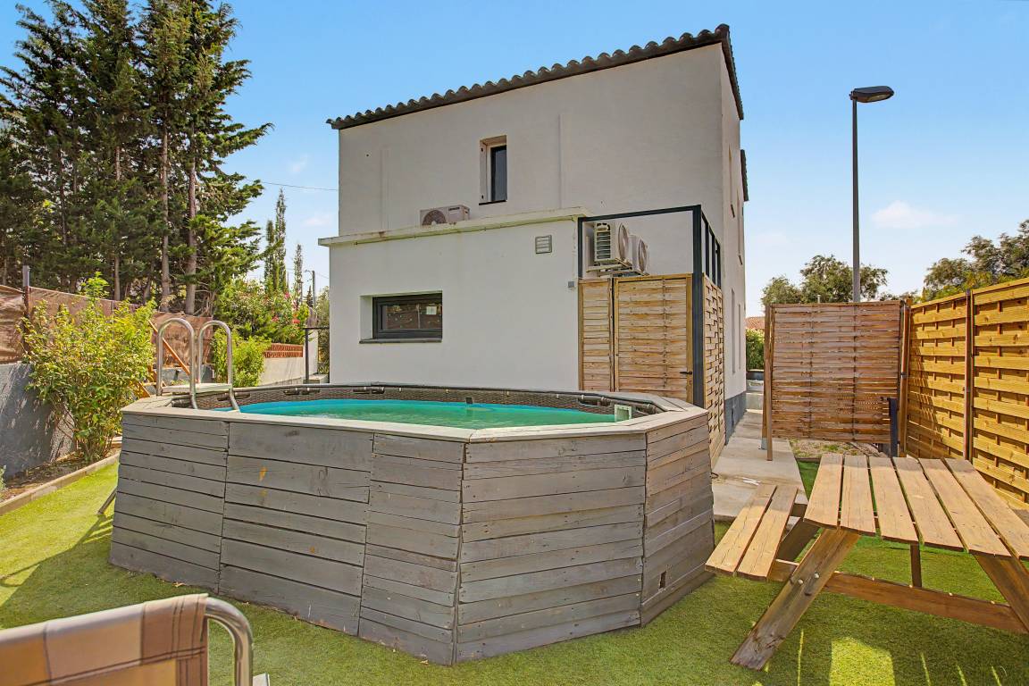 90 M² Apartment ∙ 2 Bedrooms ∙ 5 Guests - Roses