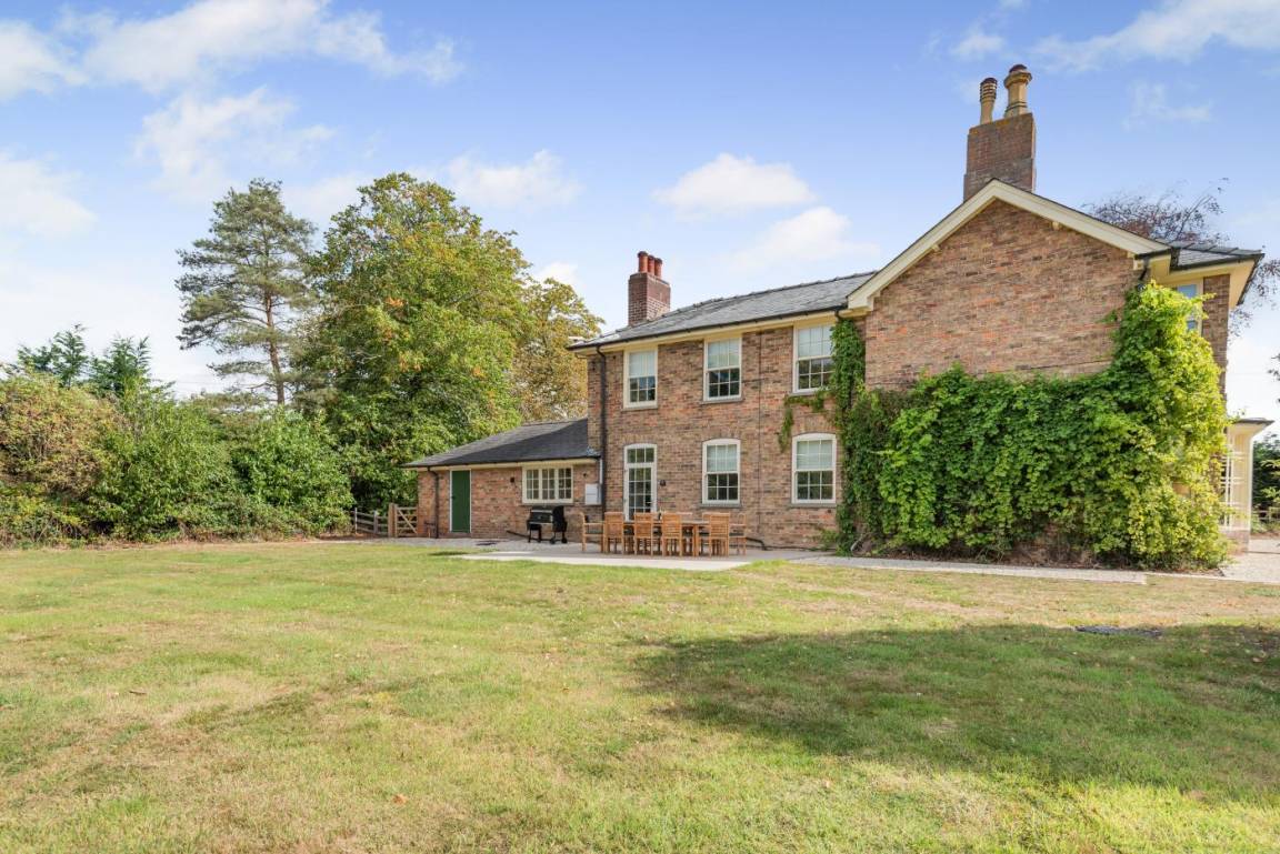 Cottage ∙ 5 Bedrooms ∙ 10 Guests - Lincolnshire