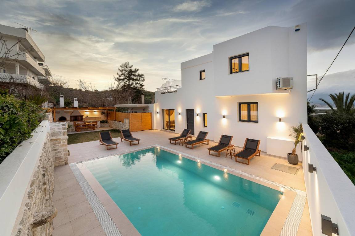 180 M² House ∙ 4 Bedrooms ∙ 8 Guests - Pitsidia