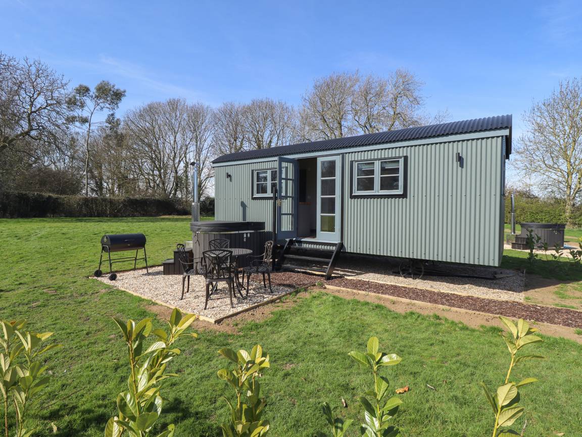 Cottage ∙ 2 Bedrooms ∙ 4 Guests - Lincolnshire