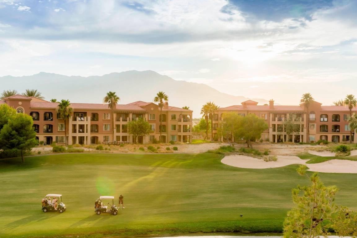 77 M² Resort ∙ 1 Bedroom ∙ 4 Guests - Palm Desert, CA