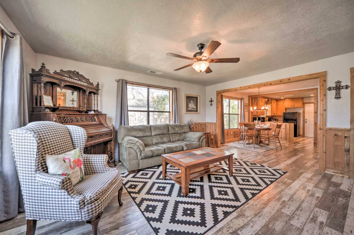 92 M² House ∙ 2 Bedrooms ∙ 5 Guests - Fredericksburg, TX